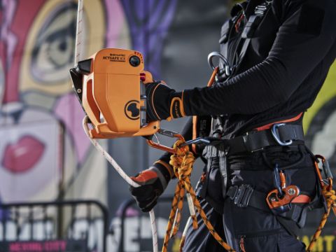 Powerful power ascenders for height access and rescue