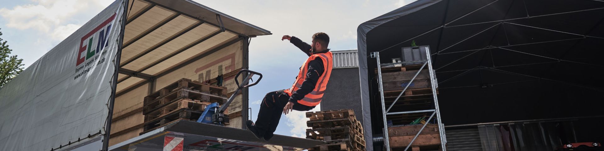 Innovative airbag system for maximum safety at low heights